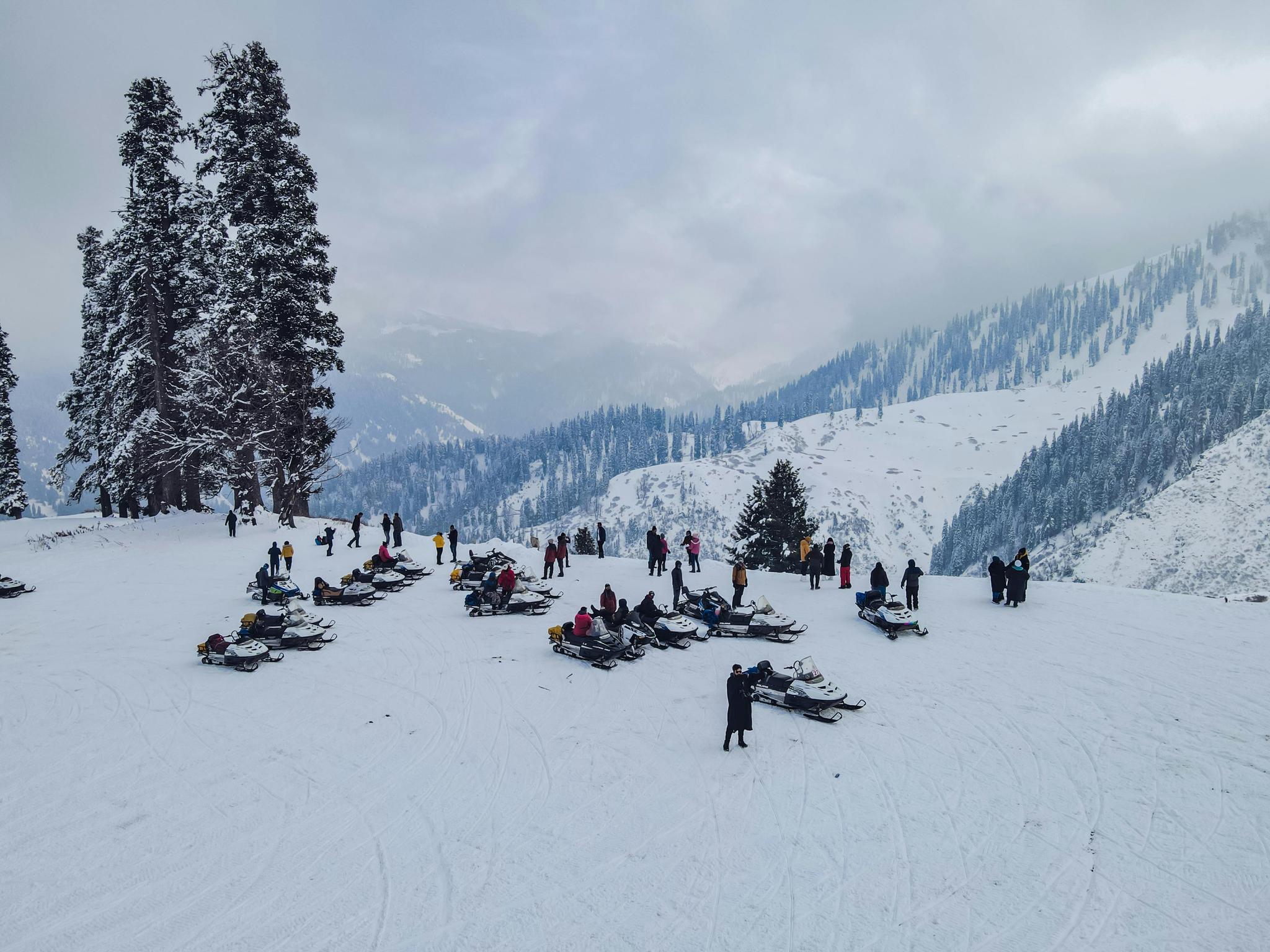 Gulmarg Gondola Booking, Prices, Timings & Tips | NineMash Tourism