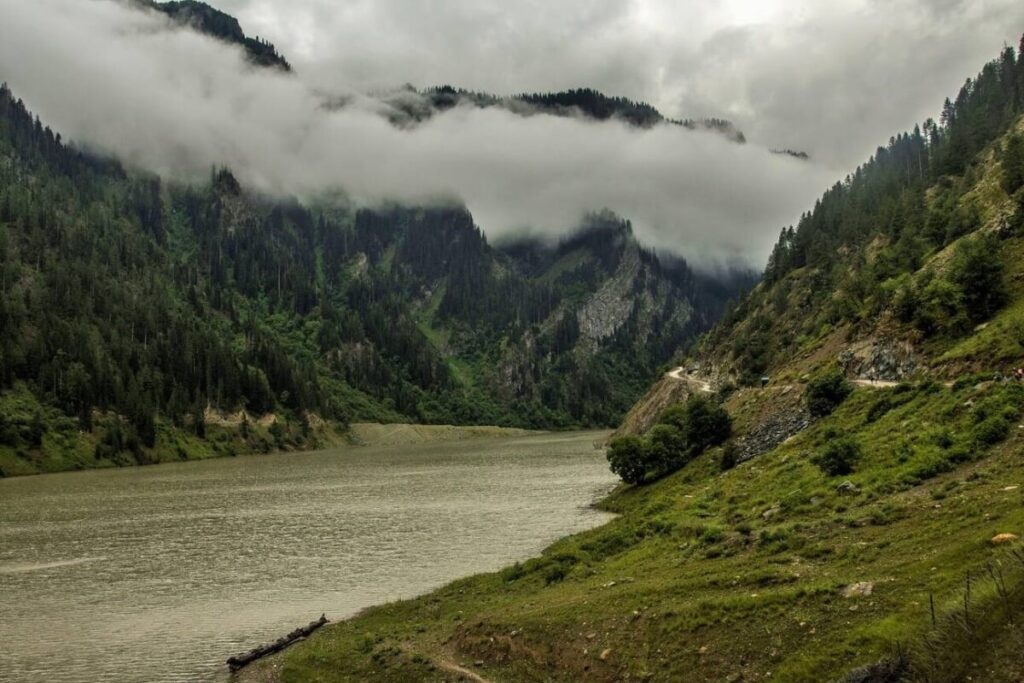 Best Places to Visit in Kashmir – A Complete Travel Guide