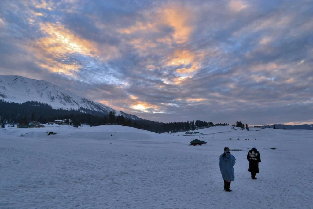 Best Time to Visit Gulmarg: Weather, Tour Plan & Packages