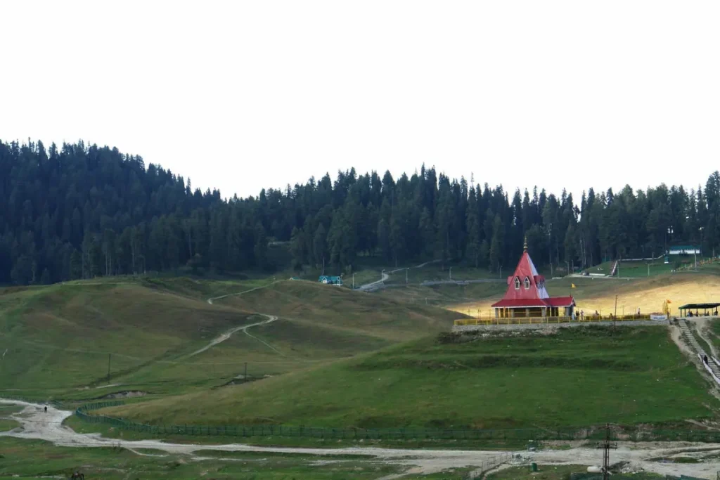 Gulmarg in July: Summer Weather, Best Places to Visit