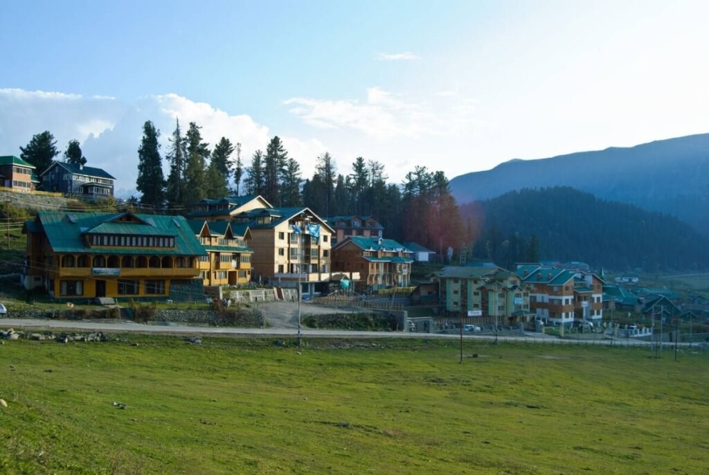Gulmarg in May: Weather, Temperature & Tour Itinerary